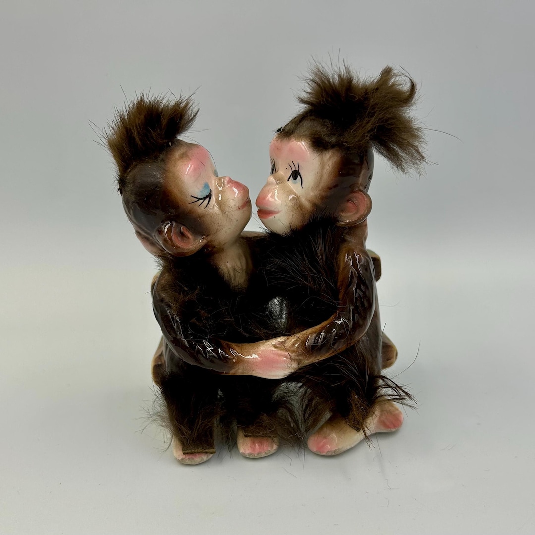 Vintage Ceramic Monkeys in Love | Kissing Monkey Couple With Fur Trim ...