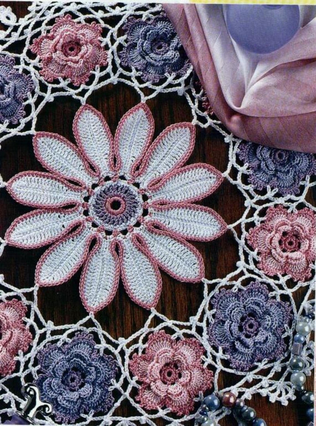 STUNNING Vintage Crochet Floral Doily Pattern Round Roses Doily ...