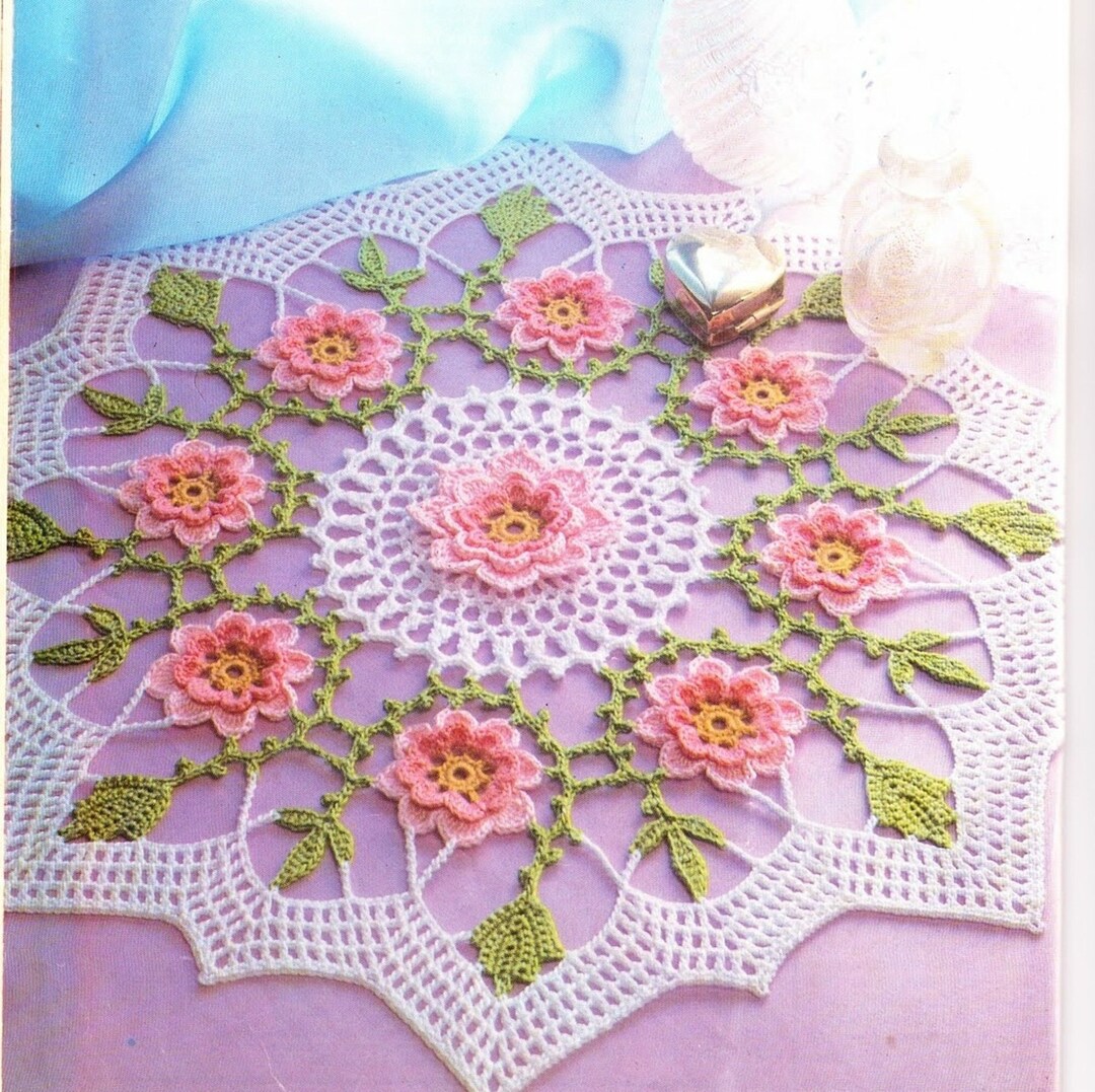 STUNNING Vintage Crochet Doily Pattern Round Roses Doily Centrepiece ...