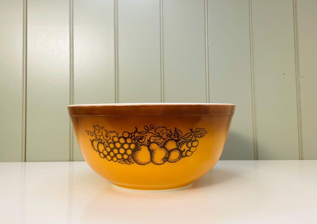 Vintage Old Orchard Pattern Pyrex Bowl. Grapes,apples,pears. Burnt ...