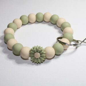 Daisy Beaded Wristlet Keychain, Silicone Keychain, Gift for Her ...