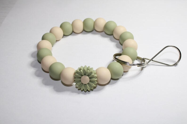 Daisy Beaded Wristlet Keychain Silicone Keychain Gift for - Etsy