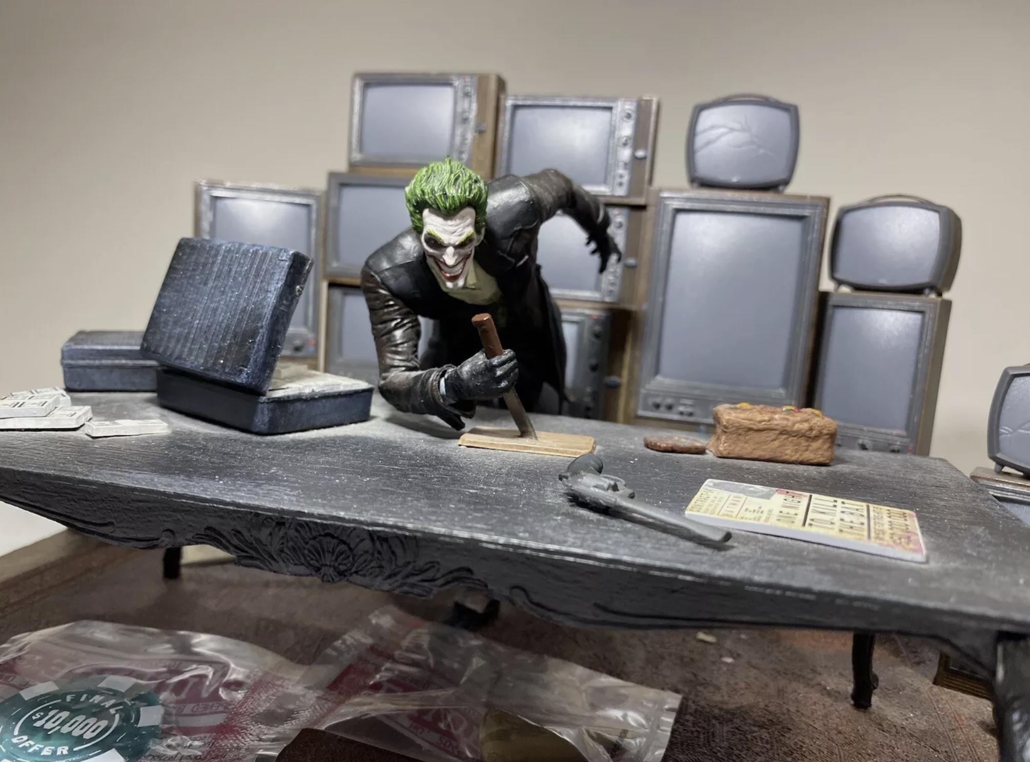 Arkham Origins Joker Statue