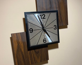 Vintage Bulova Wall Clock - Etsy