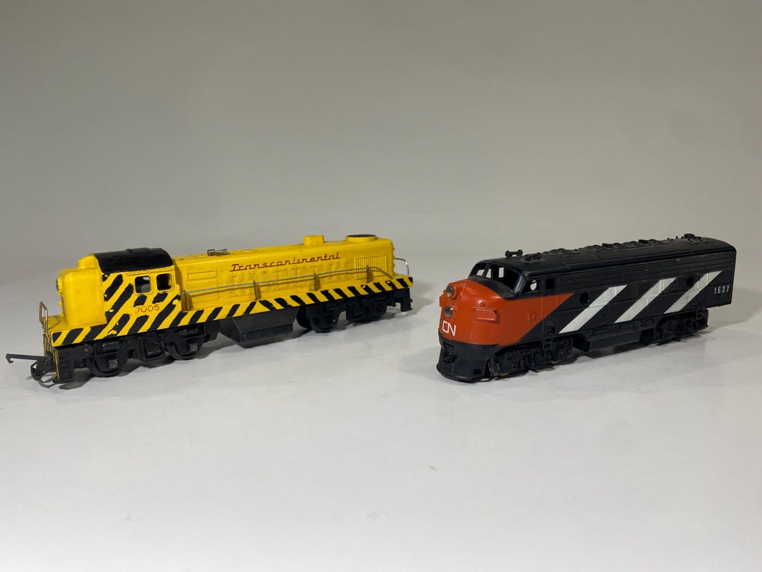Set of 2 Tri-ang CN Diesel Locomotives OO Scale 1537 & 7005, Untested ...