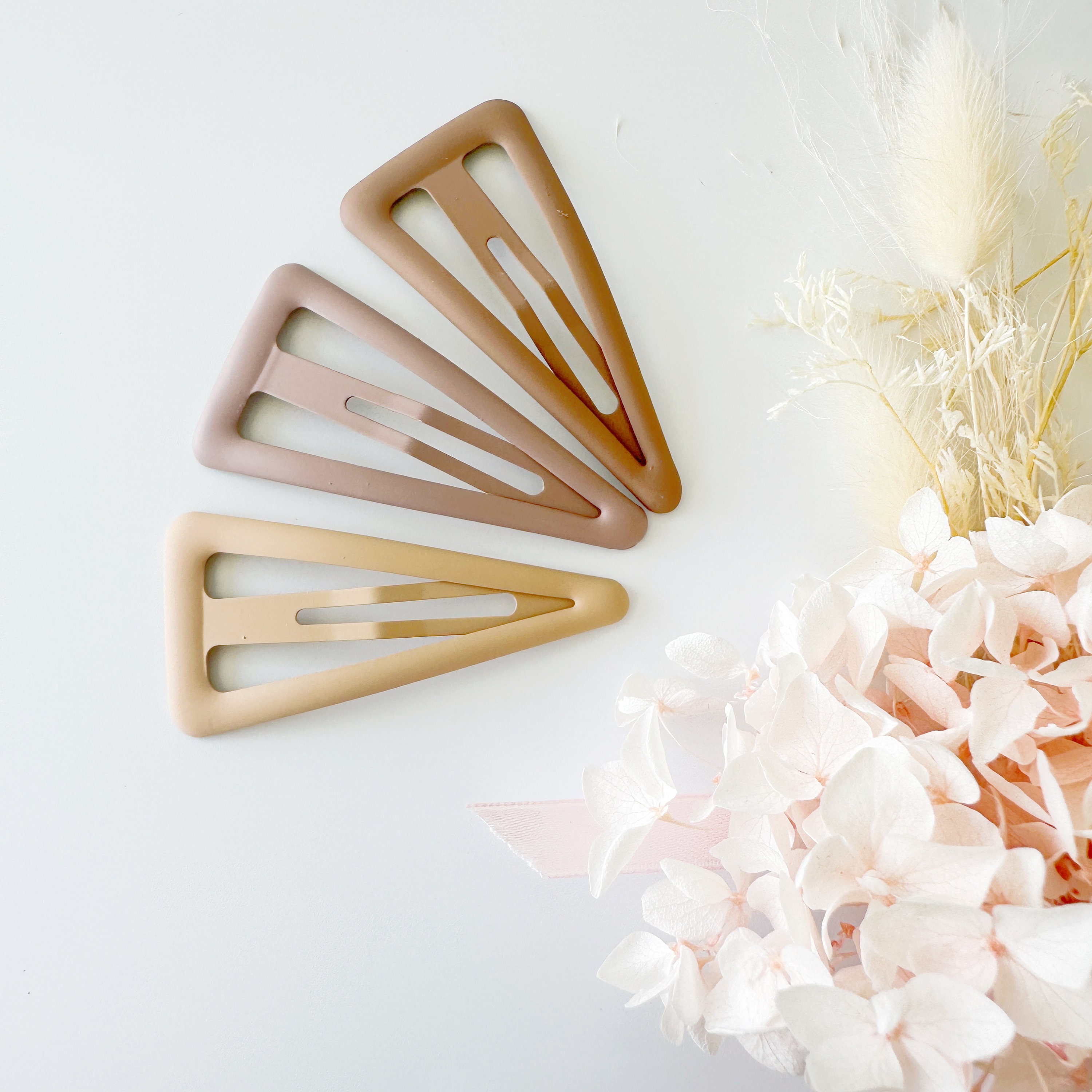 XL Triangle Snap Clips With Pastel Gel Coated Smooth Textured Snap ...