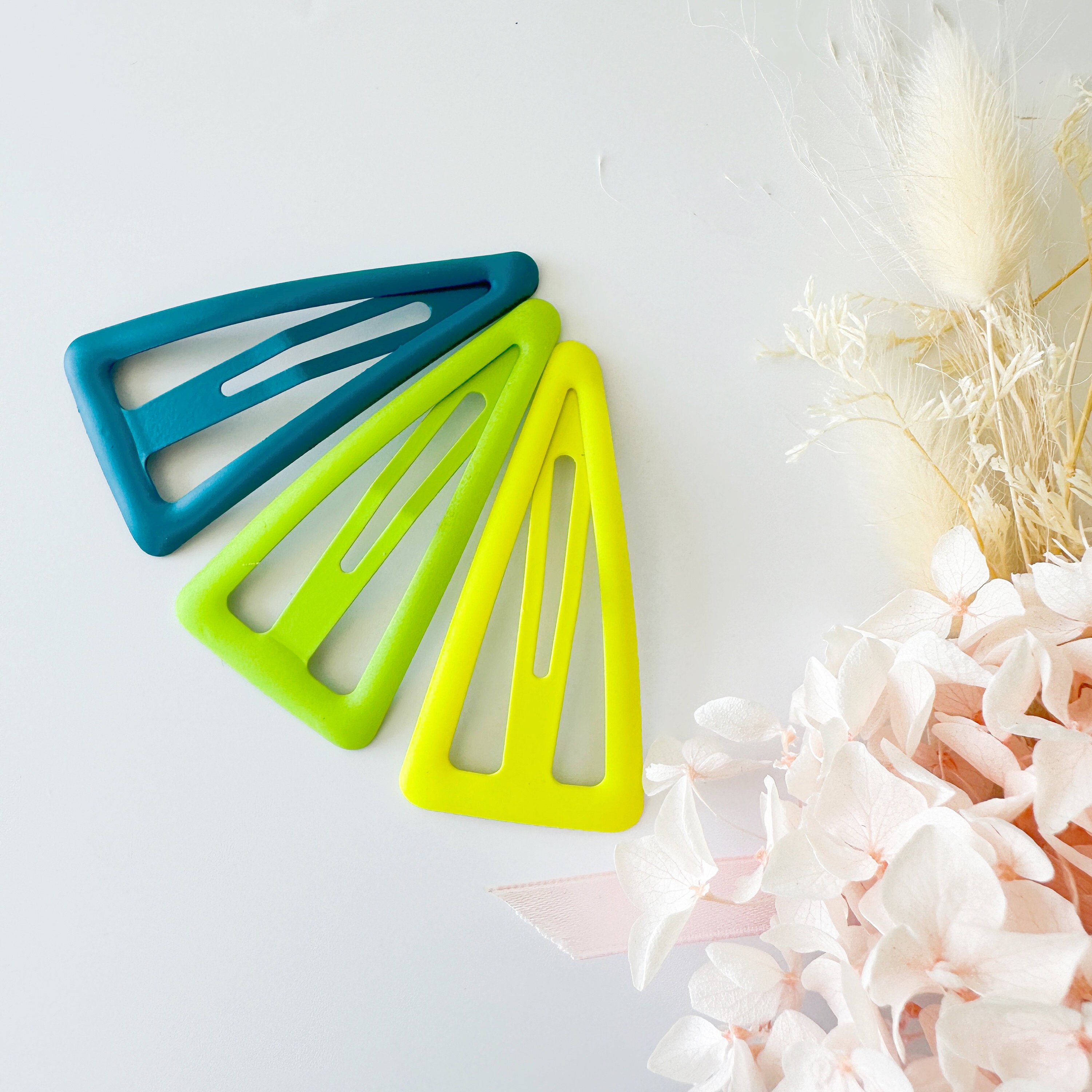 XL Triangle Snap Clips With Pastel Gel Coated Smooth Textured Snap ...