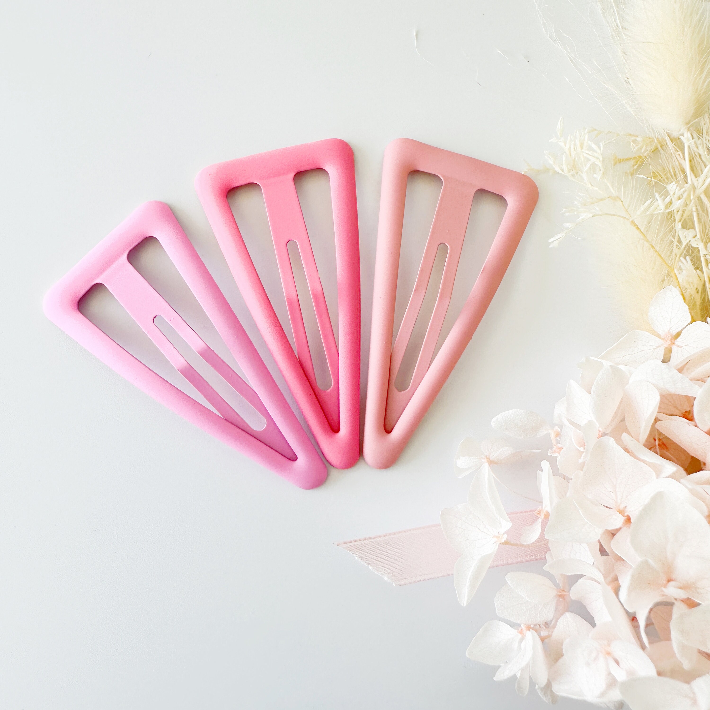 XL Triangle Snap Clips With Pastel Gel Coated Smooth Textured Snap ...