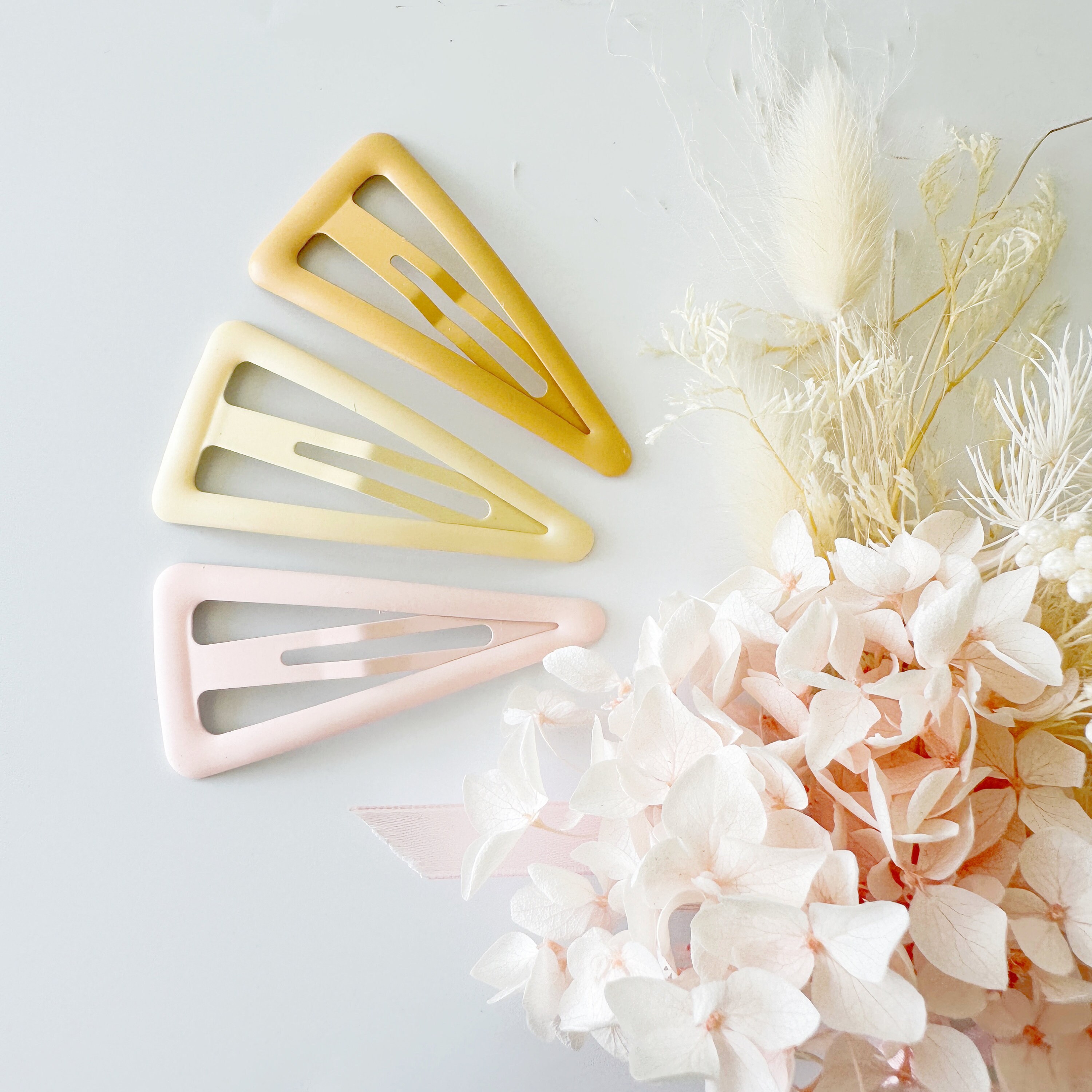 XL Triangle Snap Clips With Pastel Gel Coated Smooth Textured Snap ...