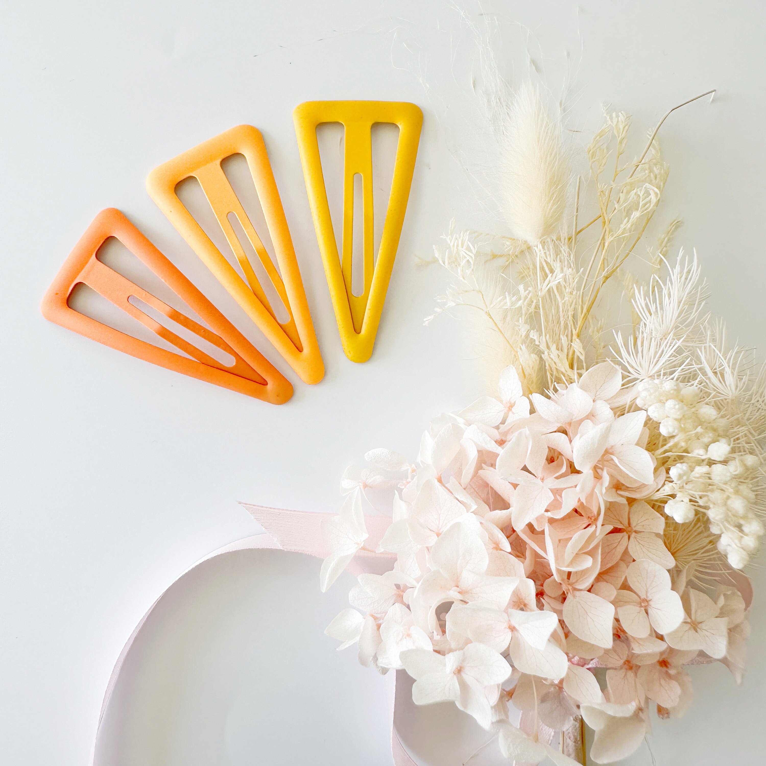 XL Triangle Snap Clips With Pastel Gel Coated Smooth Textured Snap ...