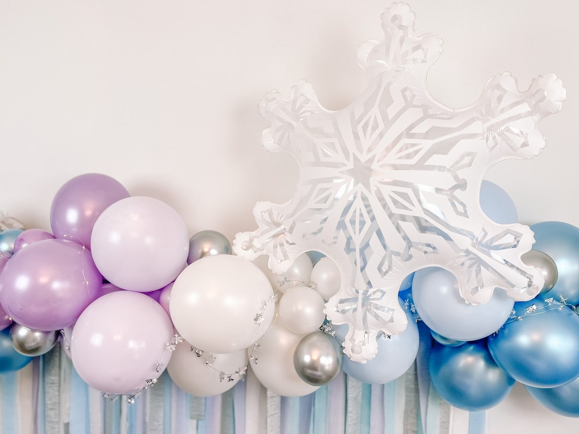6' Frozen Winter Wonderland Balloon Garland & Streamer Backdrop Kit ...