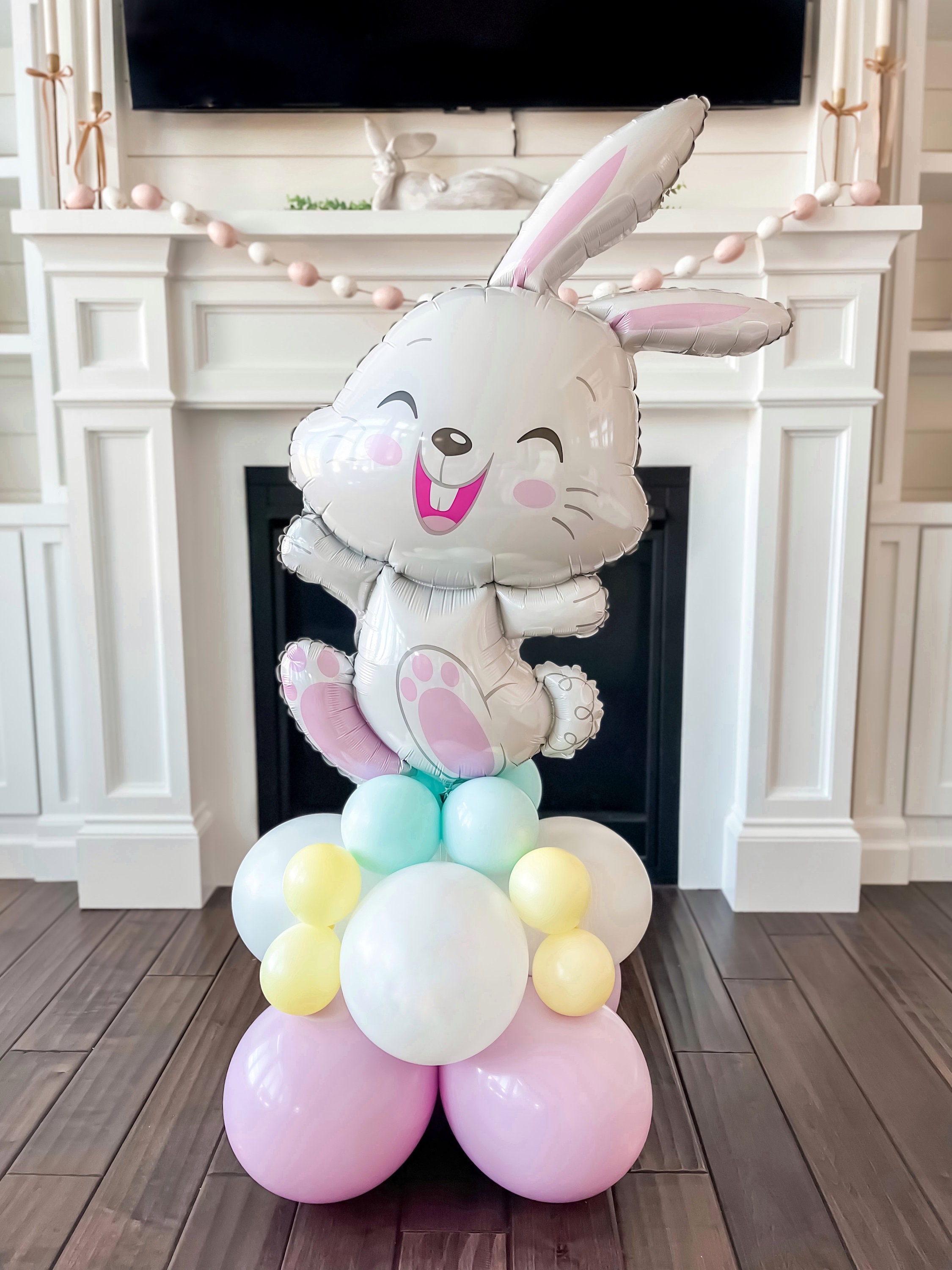 Hopping Bunny Balloon Stack || Easter Balloon Decor || Bunny Birthday ...