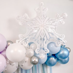 6' Frozen Winter Wonderland Balloon Garland & Streamer Backdrop Kit ...