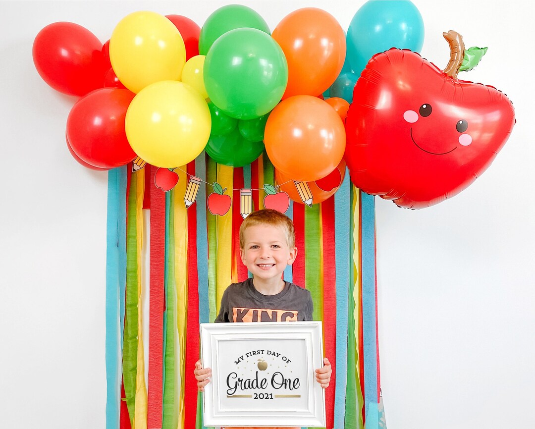4' "apple" Back to School Balloon & Streamer Backdrop Kit || First Day ...