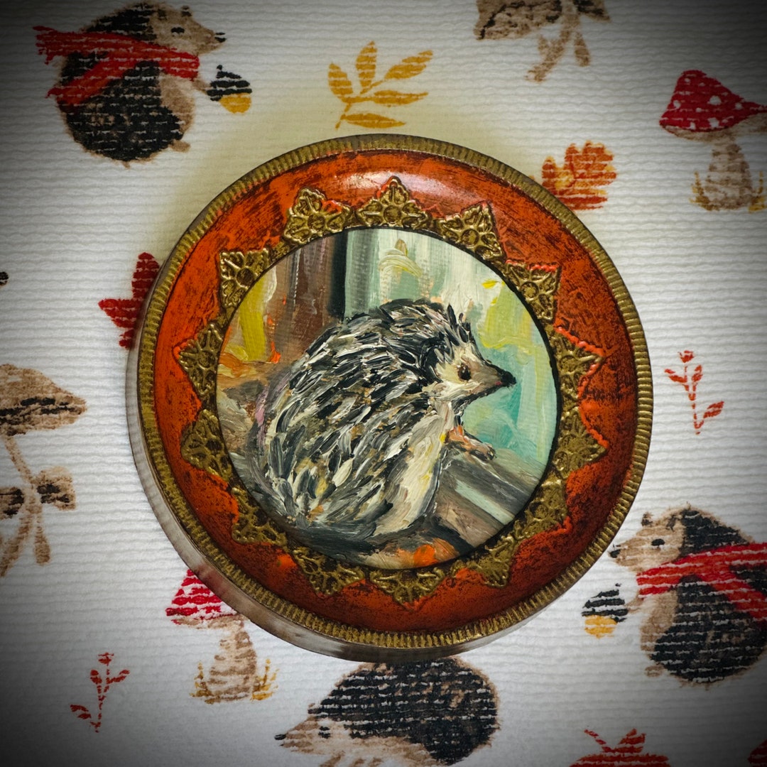 Little Hedgehog in 5 Inches Vintage Round Florentine Frame Original Oil ...