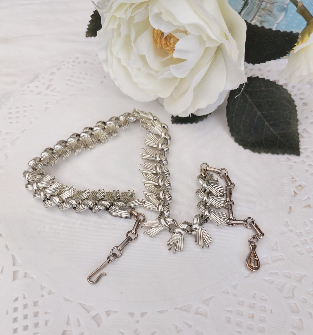 Coro White Metal Vintage Necklace. Articulated and Perfect Example of ...