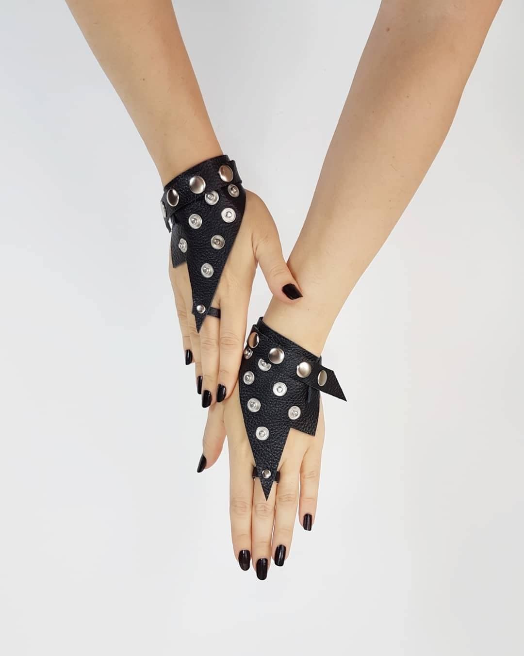 Gothic Finger Armor Black Leather Hand Wraps With Rivets Medieval Vibes ...