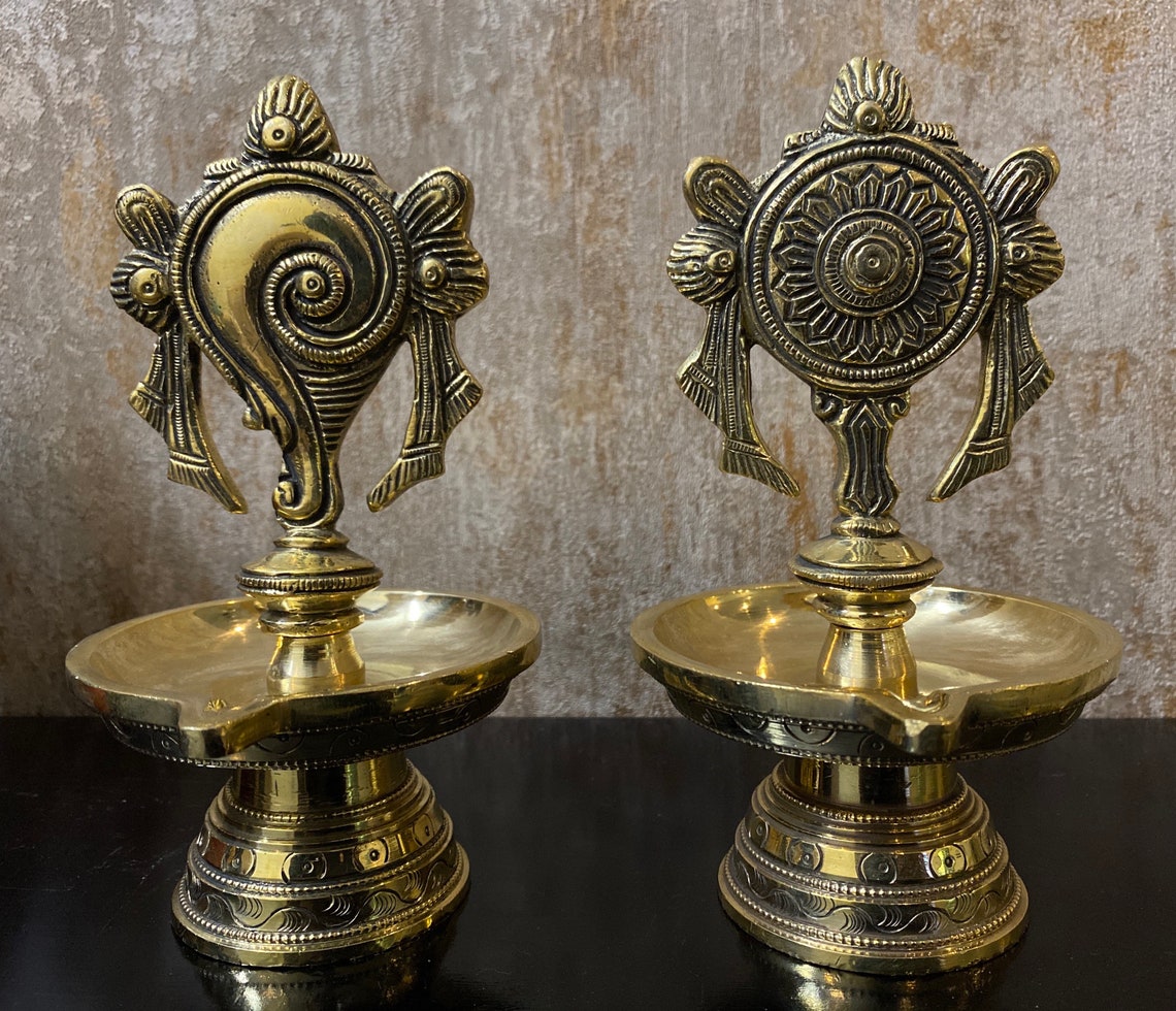 9 Inch Brass Perumal Sangu Chakra Kuthu Vilakku or Vishnu - Etsy India