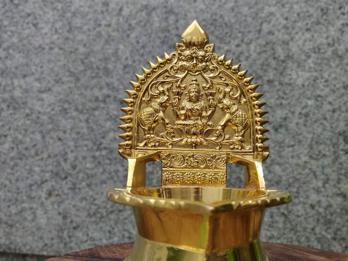 100 Ml High Quality Brass Gajalakshmi Vilakku, Lakshmi Vilakku (brass ...