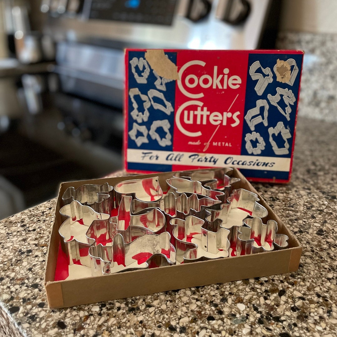 Set of 11 Vintage Metal Cookie Cutters in Original Box | Vintage Small ...