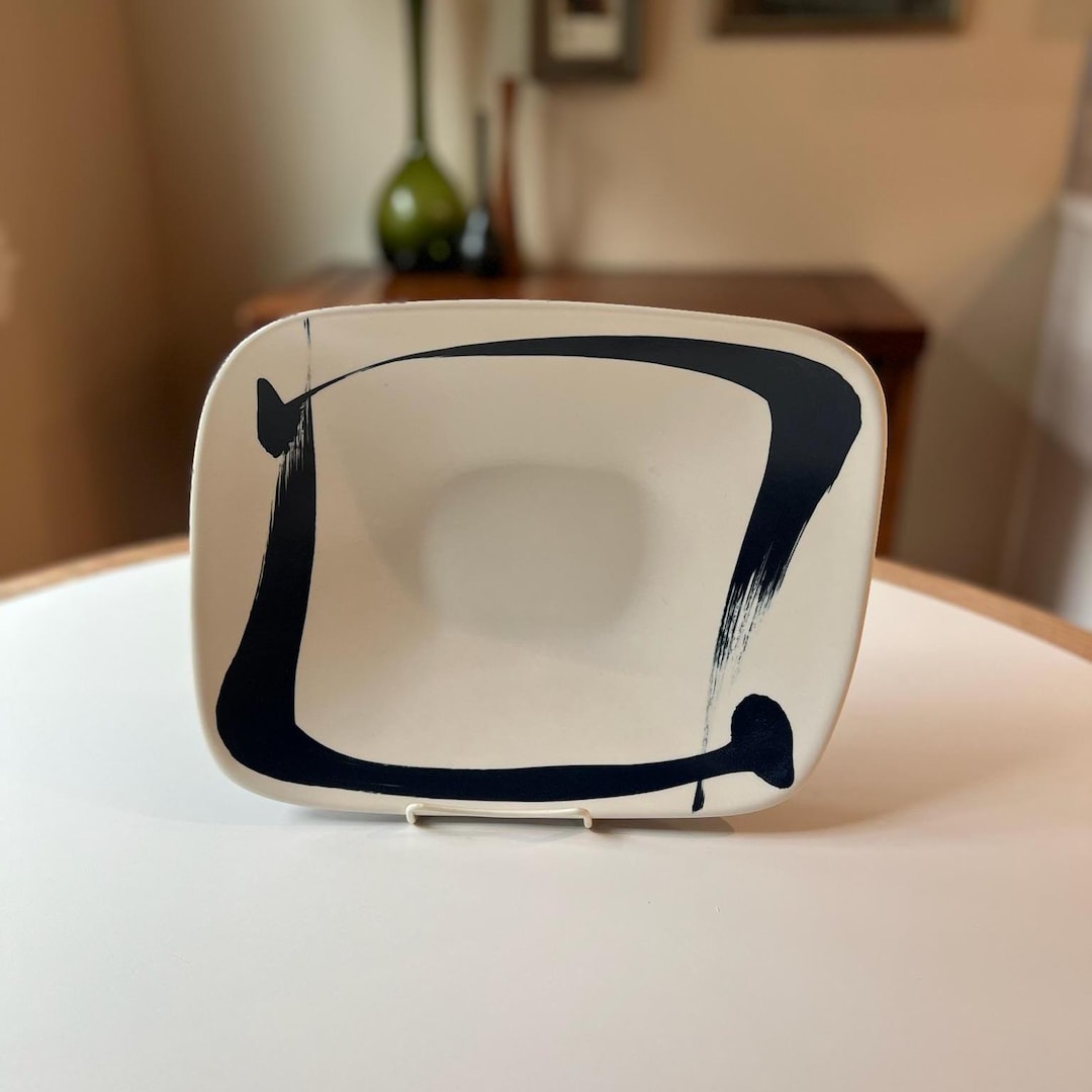 Vintage Pottery White and Navy Blue Large Sumi Pattern Dish by Ann ...