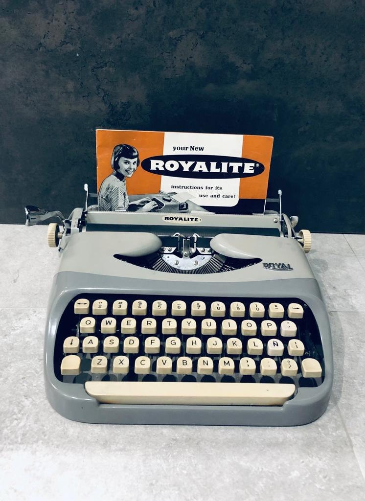ROYAL "royalite" Typewriter Grey Color (original Case) Great Conditions ...