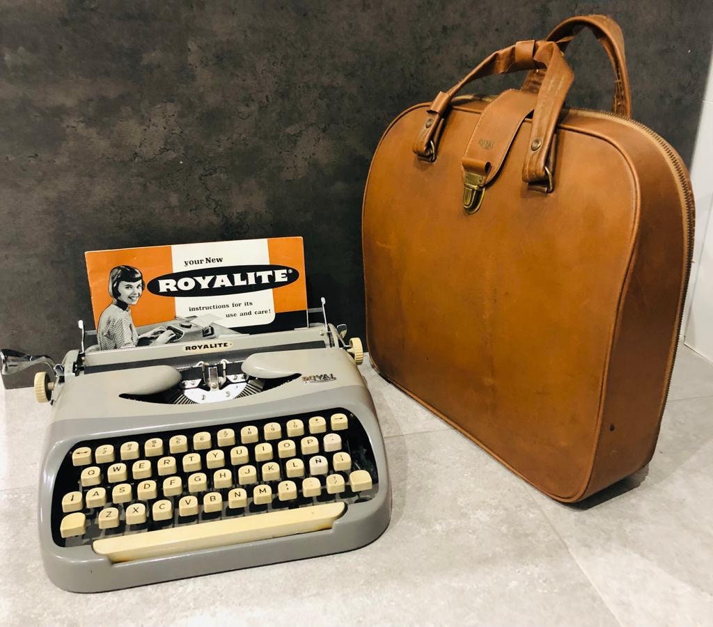 ROYAL "royalite" Typewriter Grey Color (original Case) Great Conditions ...