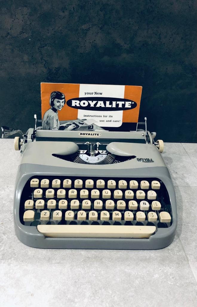 ROYAL "royalite" Typewriter Grey Color (original Case) Great Conditions ...