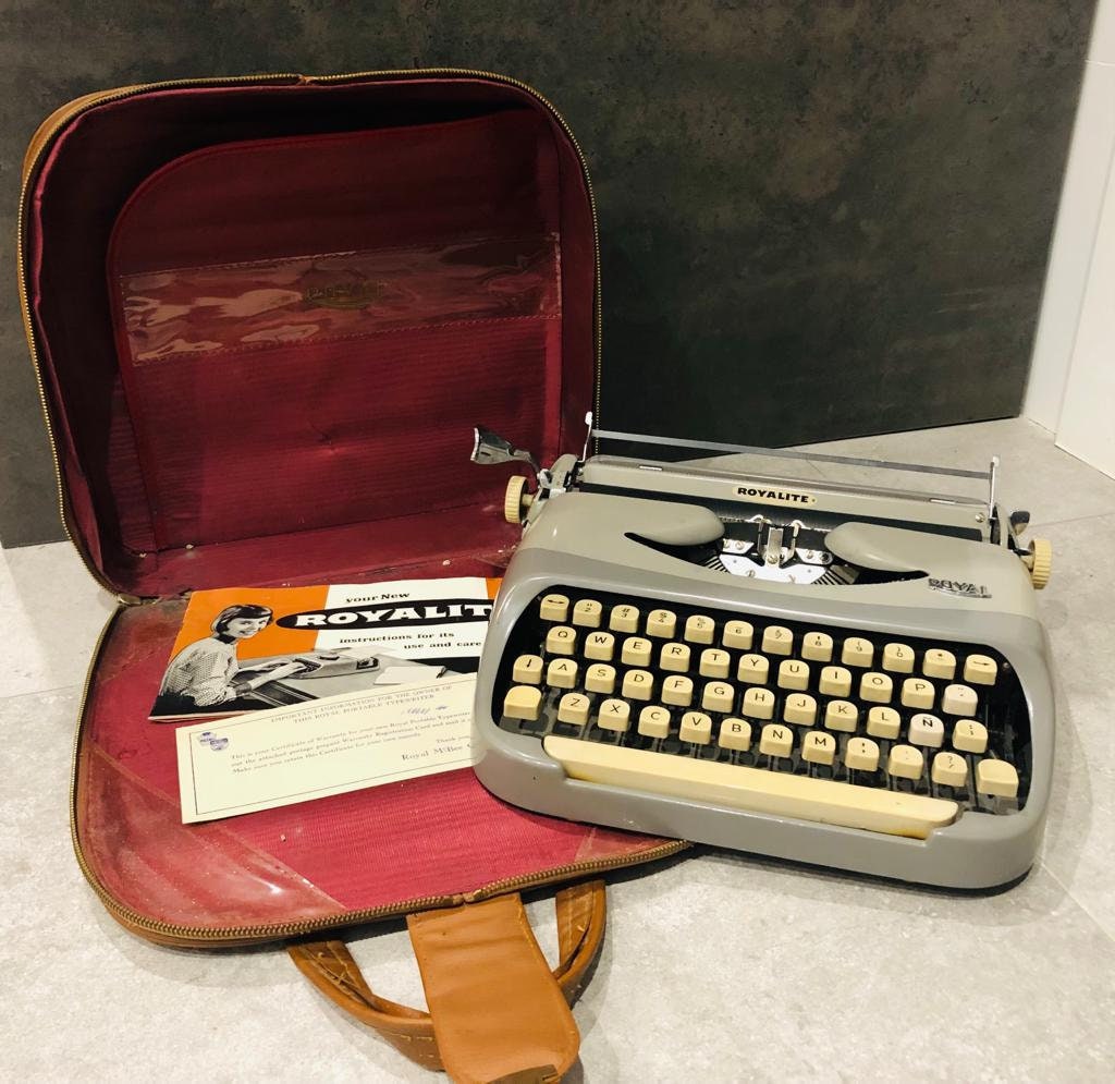 ROYAL "royalite" Typewriter Grey Color (original Case) Great Conditions ...