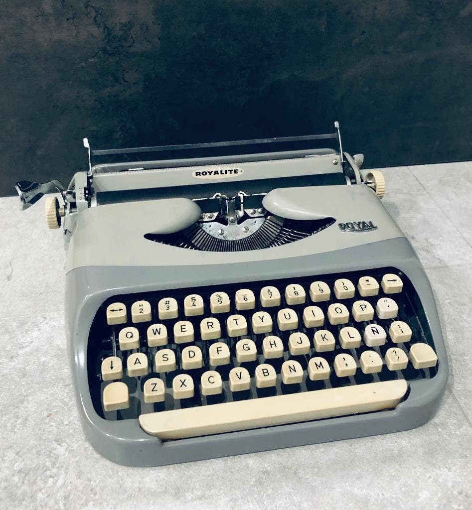 ROYAL "royalite" Typewriter Grey Color (original Case) Great Conditions ...