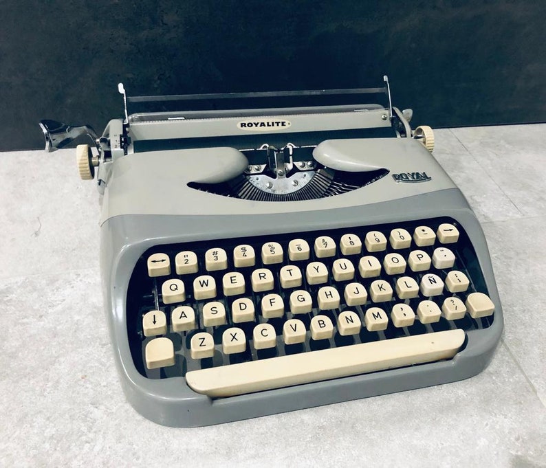 ROYAL "royalite" Typewriter Grey Color (original Case) Great Conditions ...