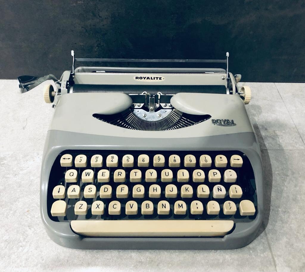 ROYAL "royalite" Typewriter Grey Color (original Case) Great Conditions ...