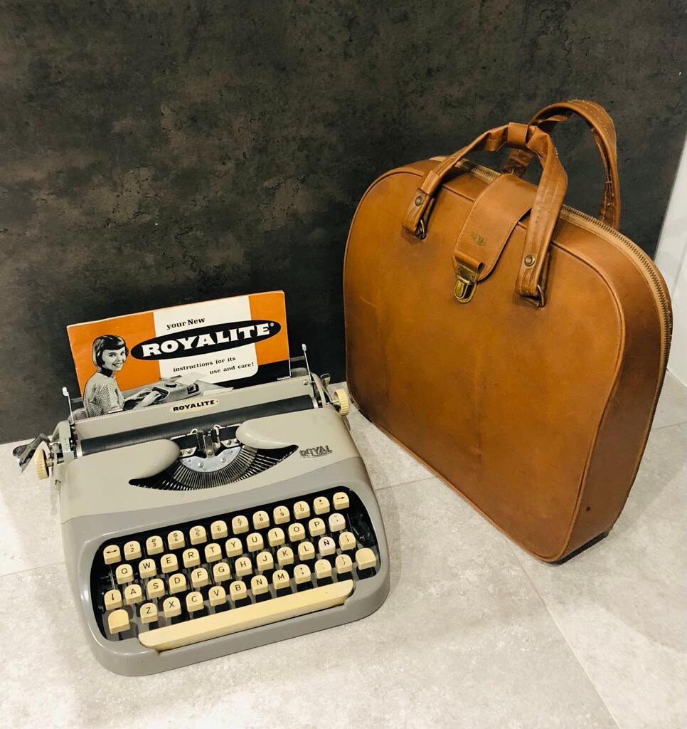ROYAL "royalite" Typewriter Grey Color (original Case) Great Conditions ...