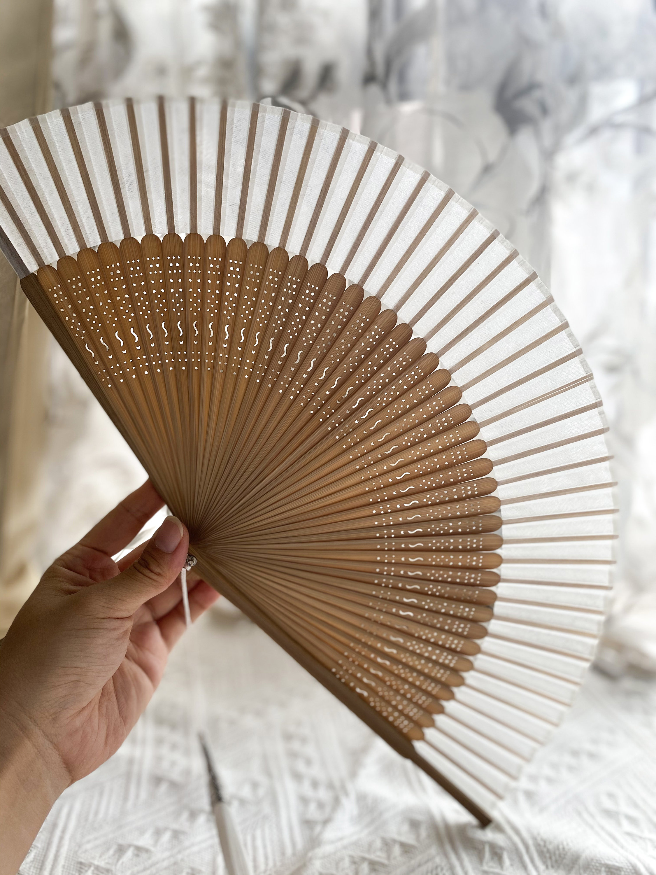 Antiquity Classic Hand Fan, White Elegant Folding Fan,parents Gift ...