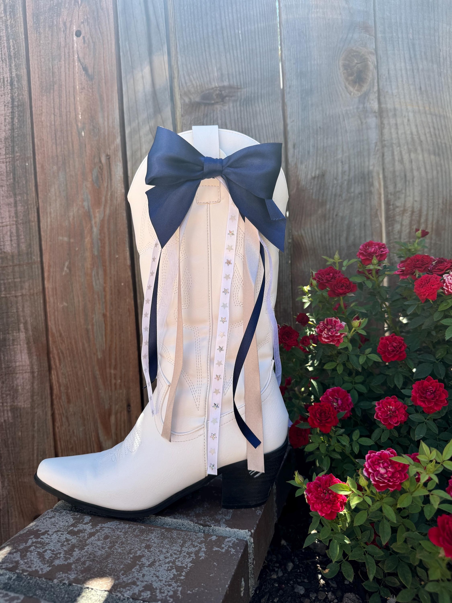 Custom Boot Bows | Boot Ribbons | Clasp on Boot Bows | University ...