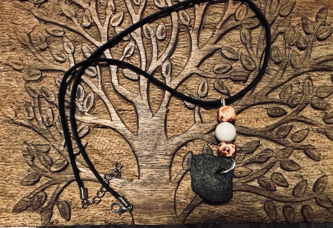 Hag Stone Amulet Necklace - Etsy