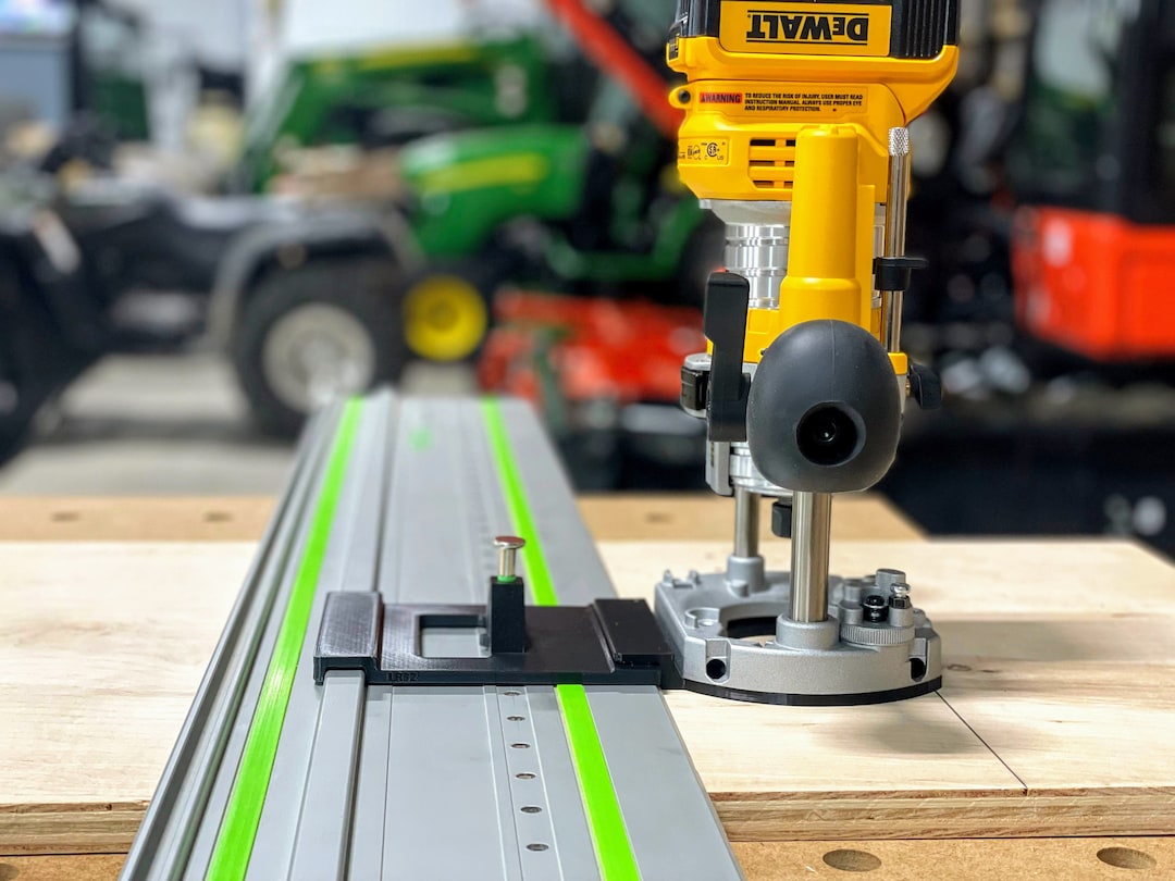 LR 32 Hole Drilling System for Dewalt Plunge Base Router, Compatible ...