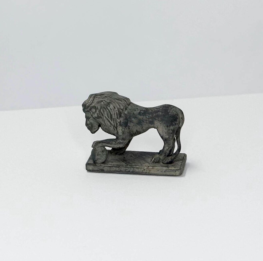 1:12 Scale Dollhouse Miniature Lion Shelf Decor - Etsy