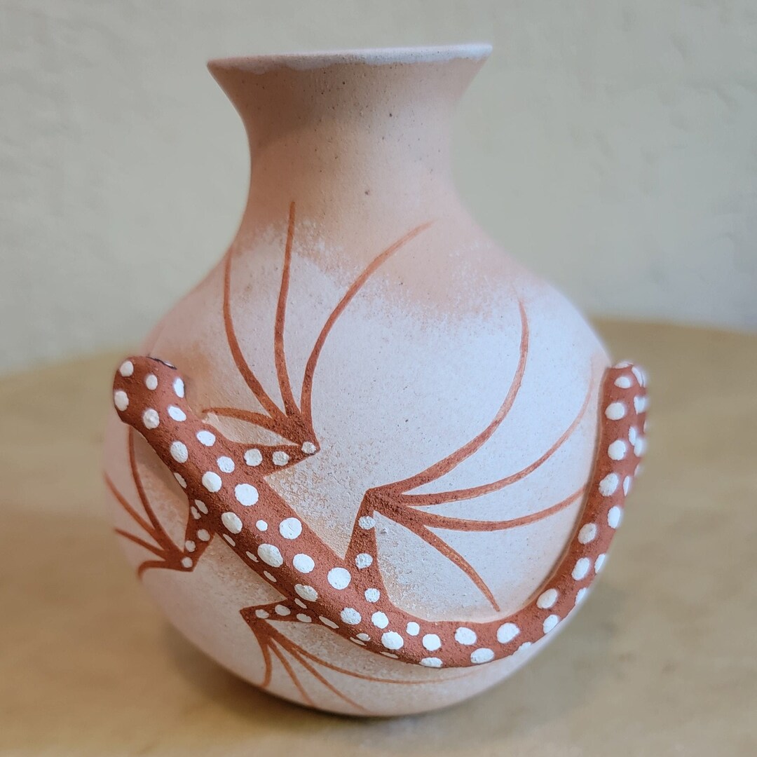 Tony Lorenzo Thin Walled Zuni Pueblo Pottery Vase W/ Raised Gecko and ...