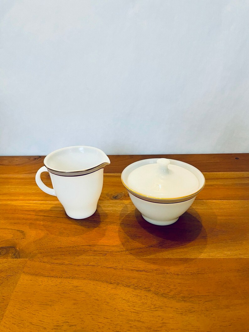 Vintage Pyrex Sugar and Creamer with Lid Set Milk Glass Regency Pattern ...
