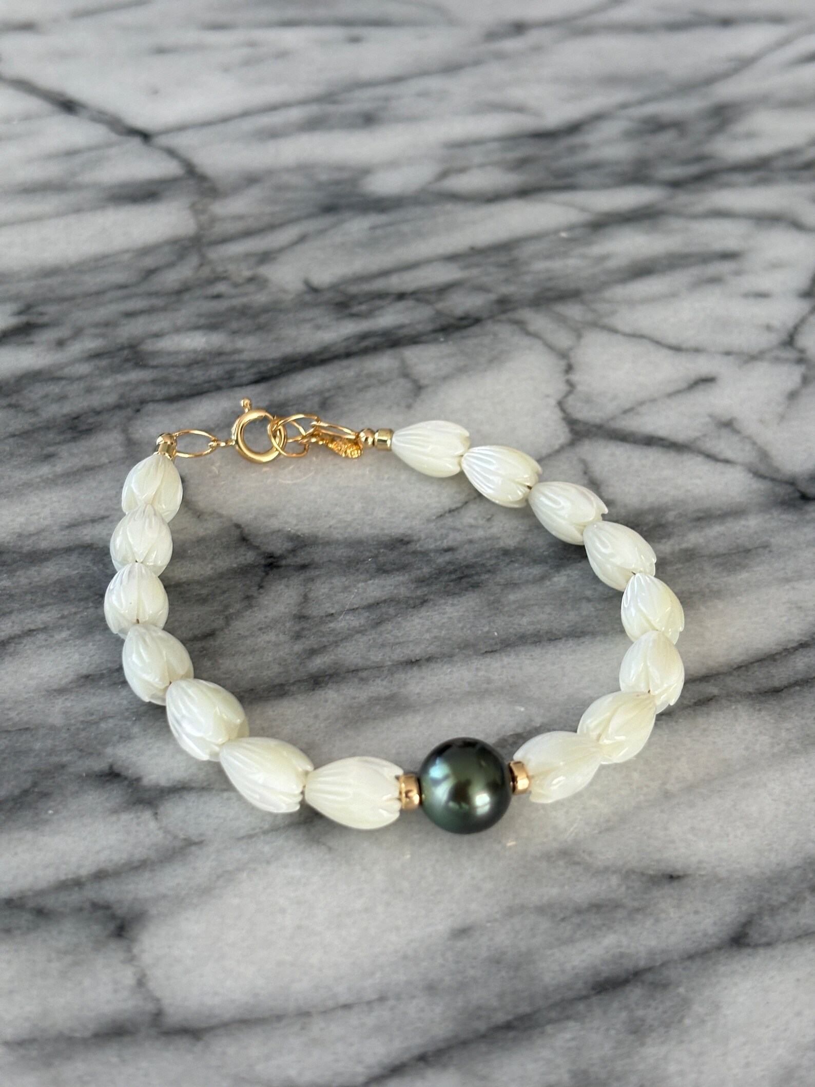 Ali'i Pikake Bracelet Tahitian Pearl & in Gold or Silver - Etsy