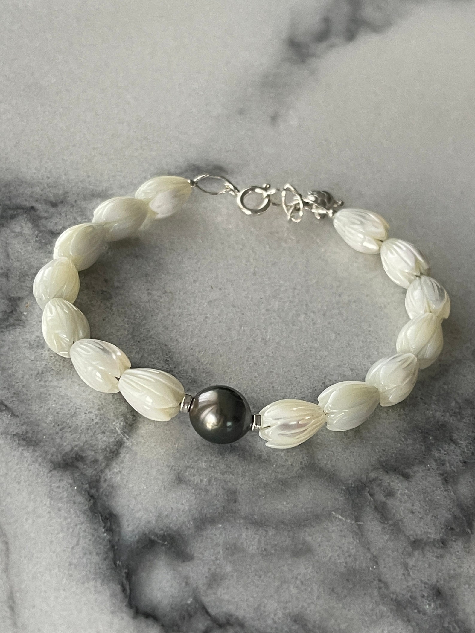 Ali'i Pikake Bracelet Tahitian Pearl & in Gold or Silver - Etsy