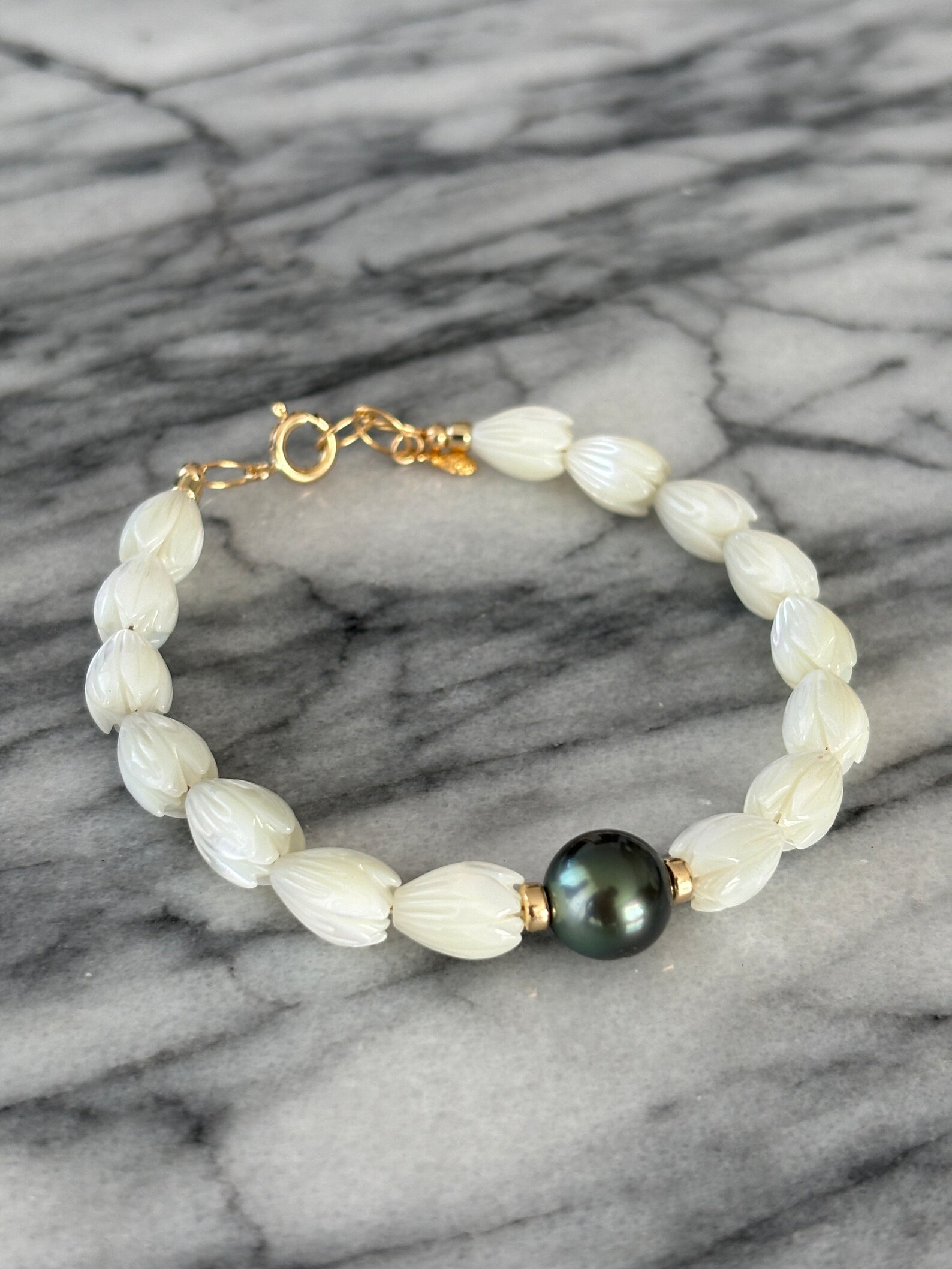 Ali'i Pikake Bracelet Tahitian Pearl & in Gold or Silver - Etsy