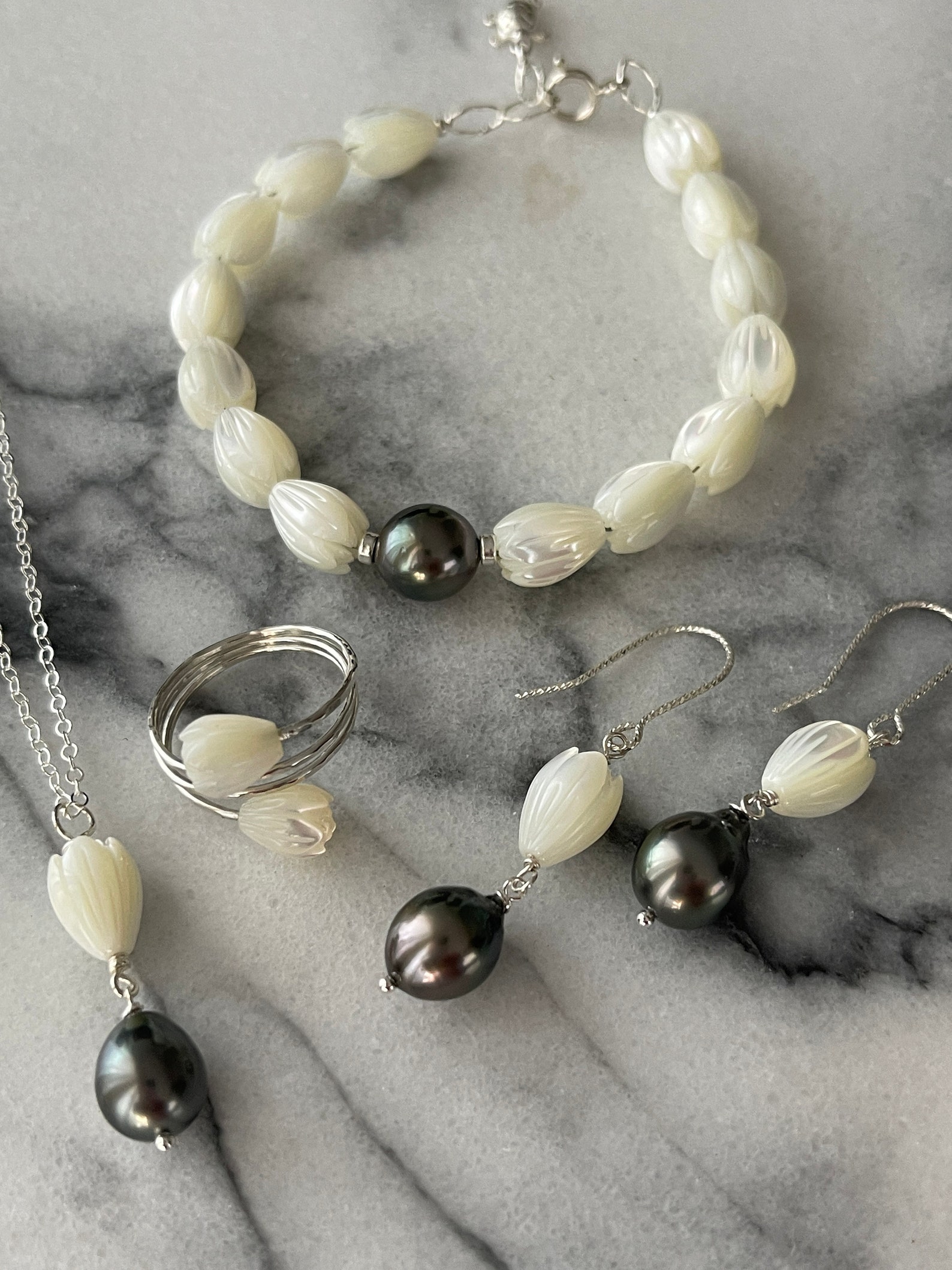 Ali'i Pikake Bracelet Tahitian Pearl & in Gold or Silver - Etsy