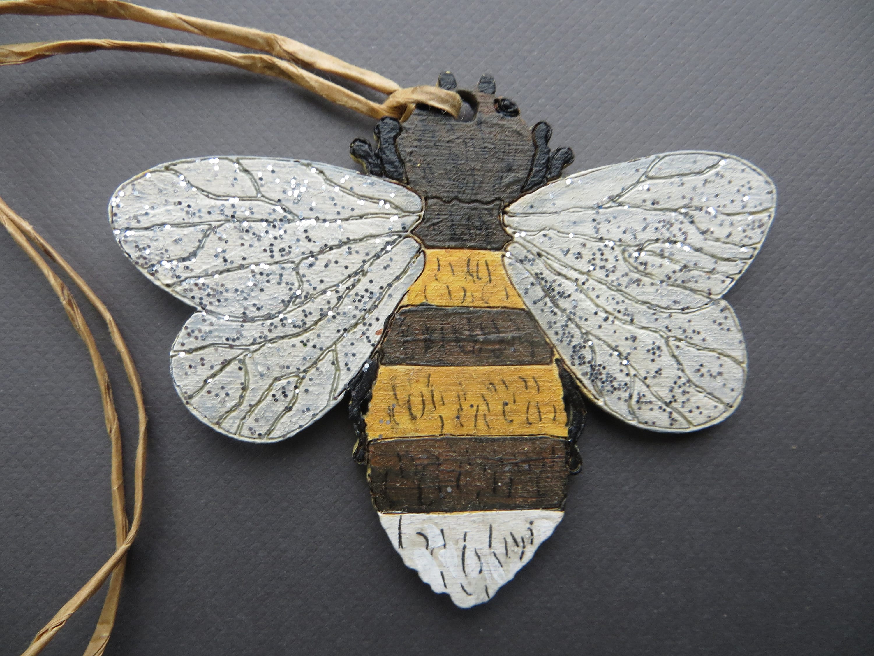 Abeja pintada a mano - Etsy España