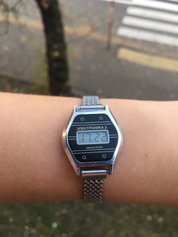 Vintage watch "ELEKTRONIKA" - LCD Soviet watch, Women… - Gem