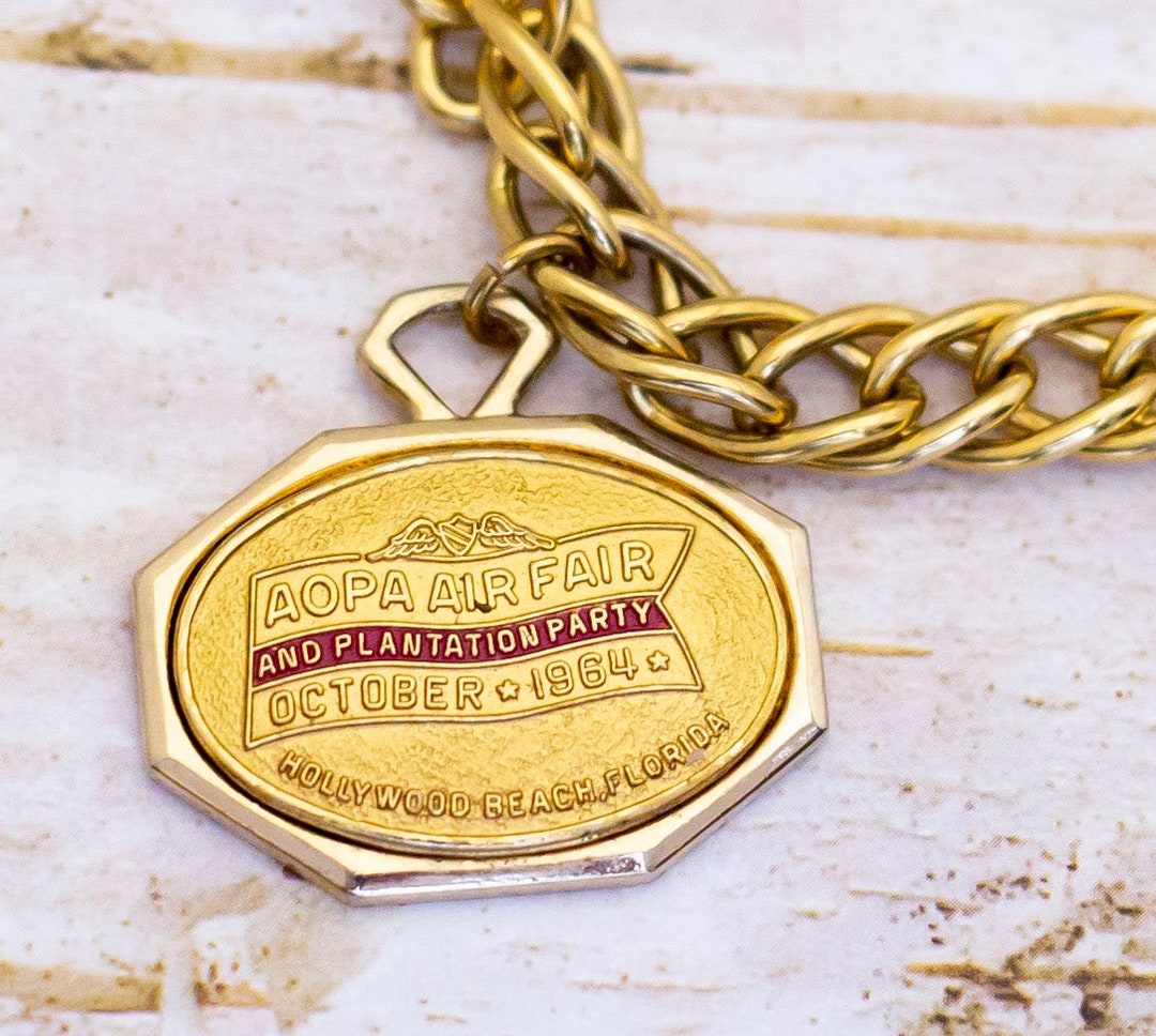 7 1/2 Inch, AOPA Air Fair Oval Emblem Pendant Gold Tone Bracelet - B2 ...