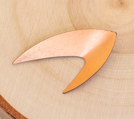 Vintage Boomerang Shaped Dainty Brooch - B10 - Gem