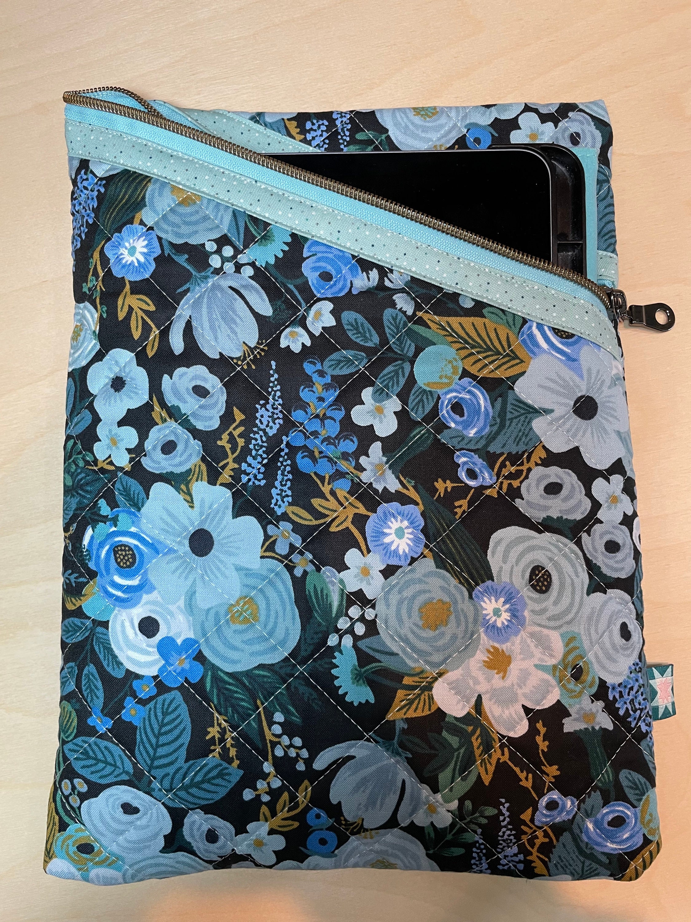 Hemingway Pouch Large / iPad E-reader Case - Etsy