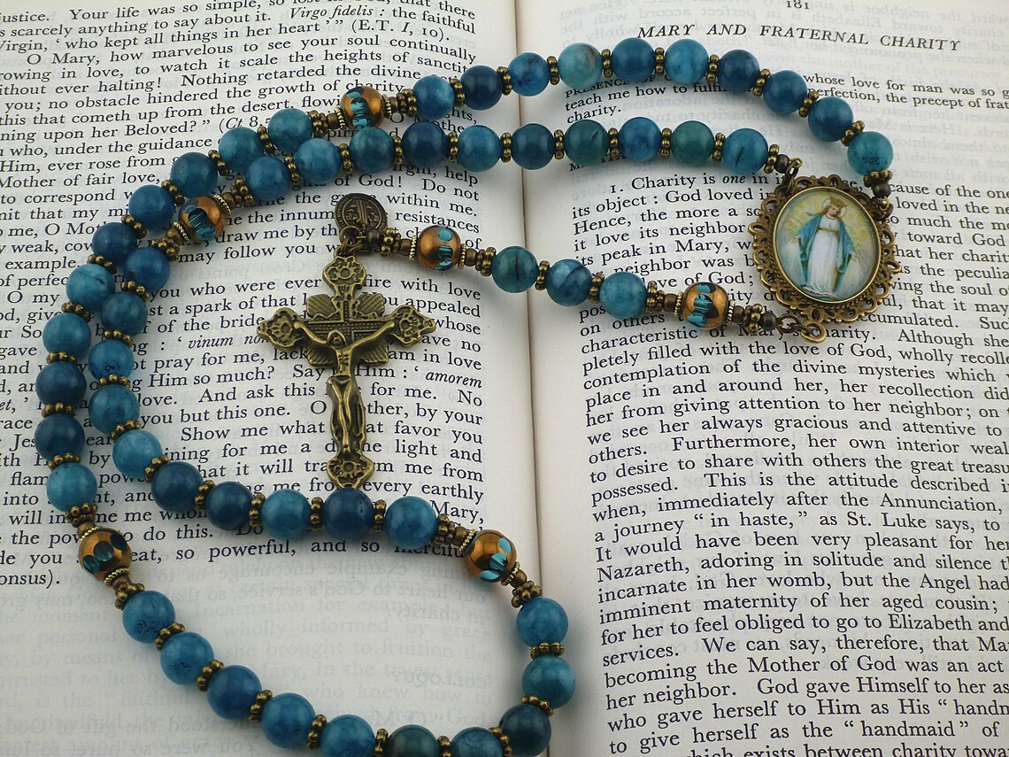Our Lady of Grace Rosary. 8mm Jade, Daisy Spacers, 8mm Table Cut Czech ...